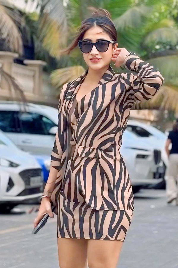 మనం గెలిచాం: అనుష్క శర్మతో కలిసి ధనశ్రీ ఫోజులు (ఫొటోలు) | Dhanashree Verma Poses With Anushka ...